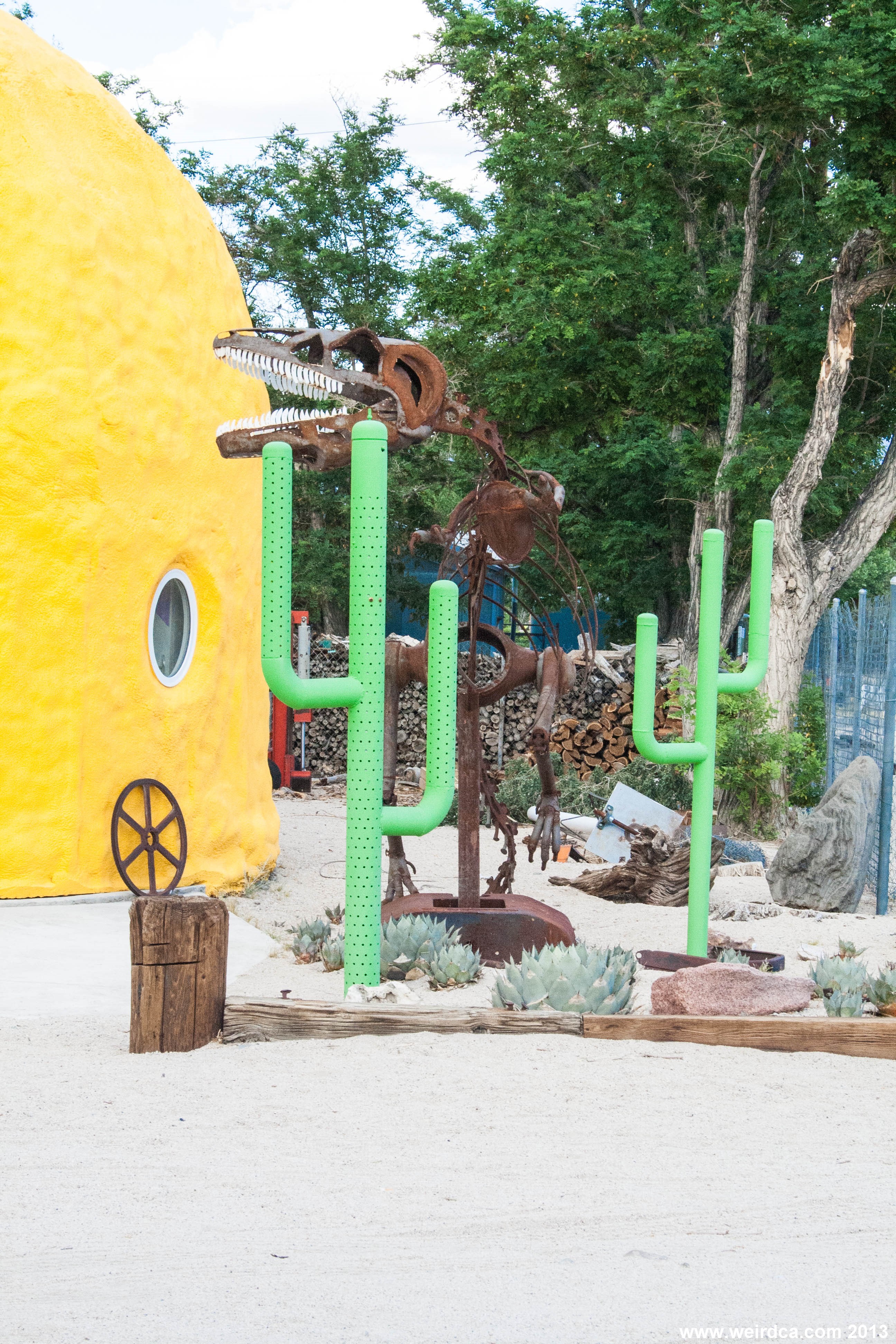 The Orange Hut of Cartago - Weird California