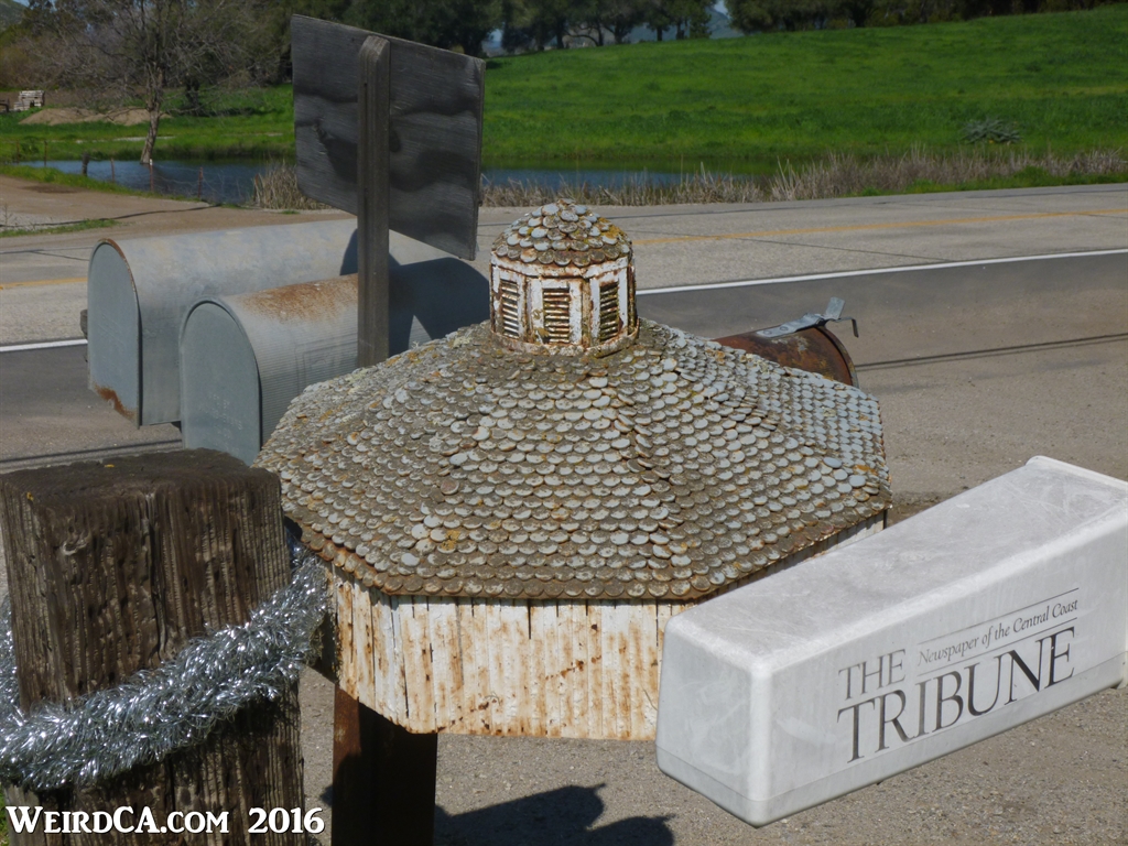 Octagon Barn - Weird California