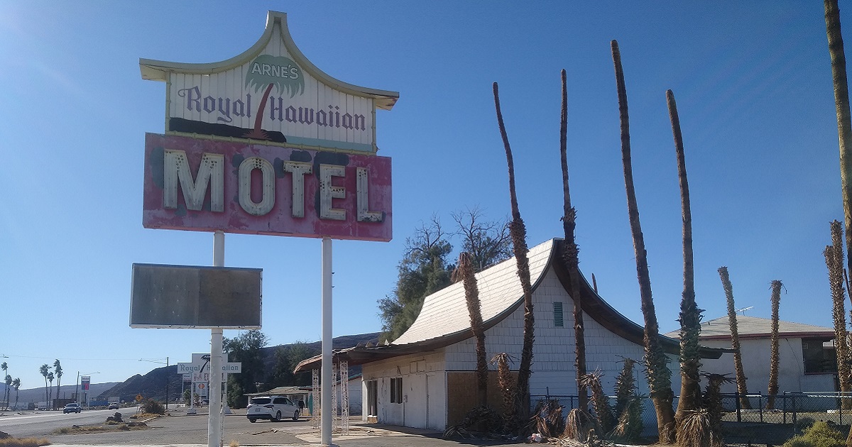 Arne's Royal Hawaiian Motel - Weird California